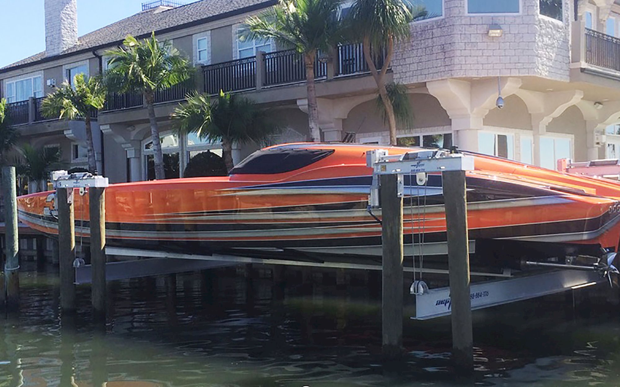 8 Post Large Boat Lift: The Superior Yacht Lift | Neptune Boat Lifts